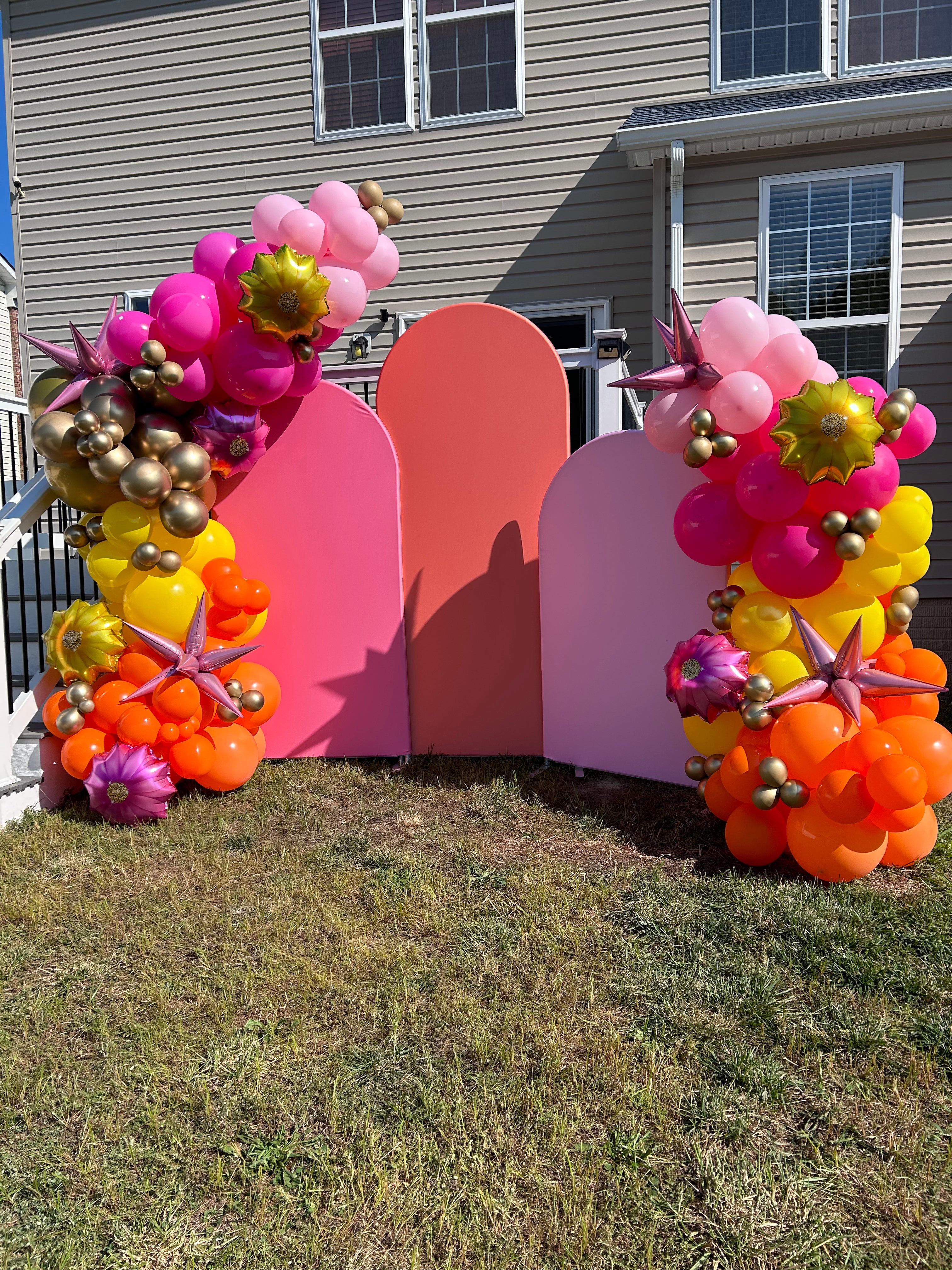 Balloon Displays and focal Points – Luv Is Key